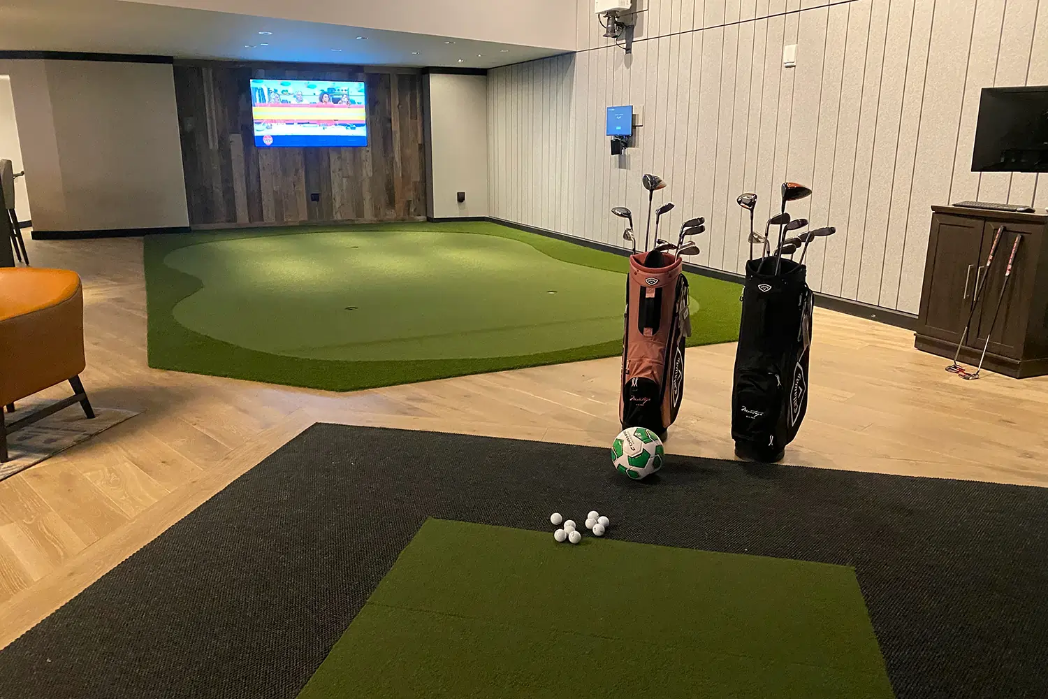 Indiana Indoor Putting Greens | Indoor Golf Turf | SYNLawn
